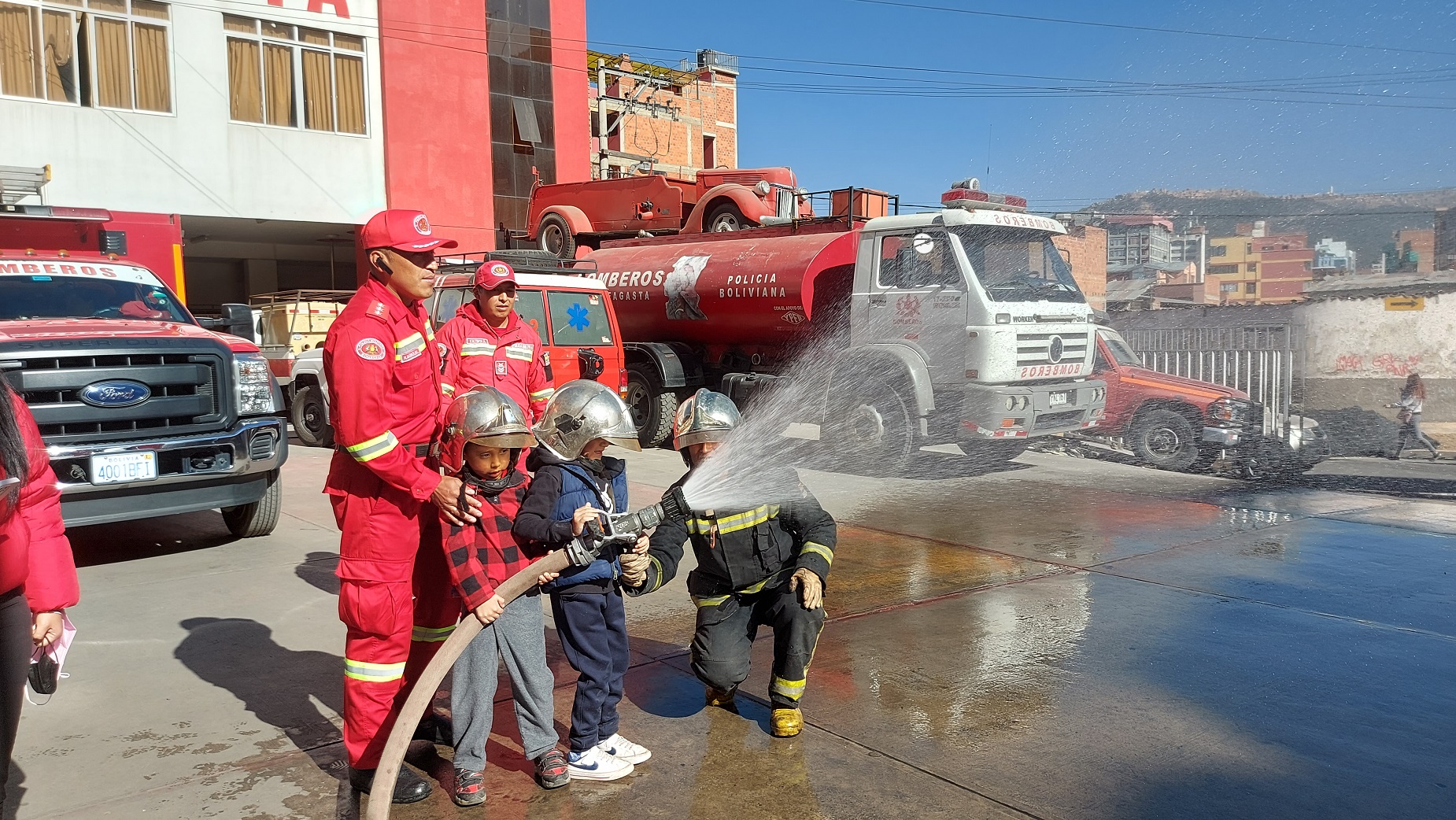 Niñas y niños del K2D visitaron la Estación de Bomberos - Colegio ...